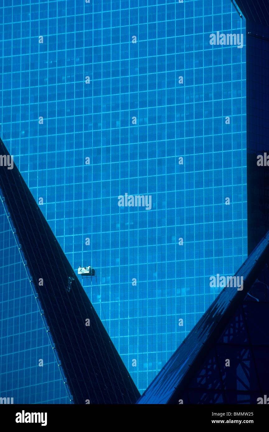 window washers cleaning glass building Stock Photo - Alamy