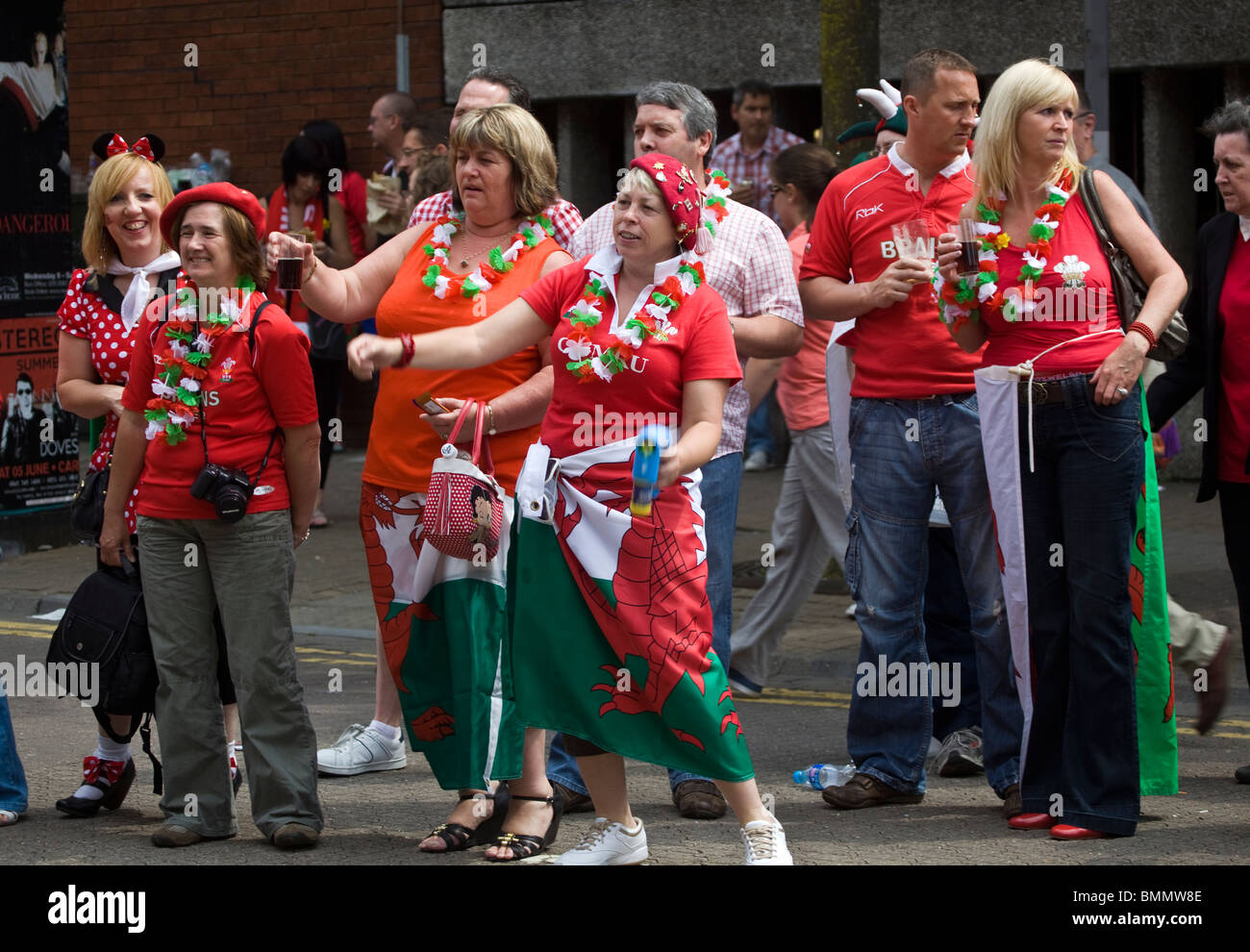 Wales rugby fans cardiff hi-res stock photography and images - Alamy