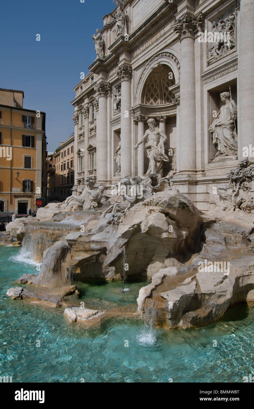 Historical fountain italy hi-res stock photography and images - Alamy