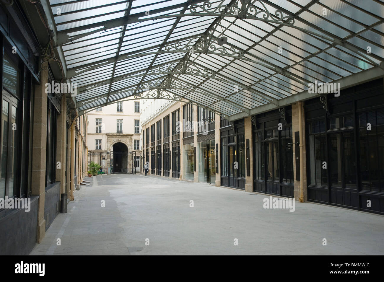 Paris 75011 hi-res stock photography and images - Alamy