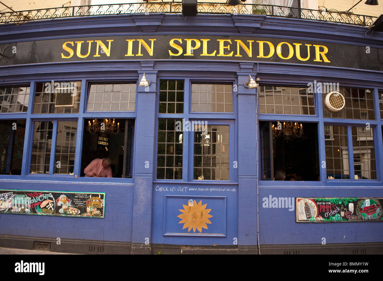 English Pub Front Stock Photos & English Pub Front Stock Images - Alamy