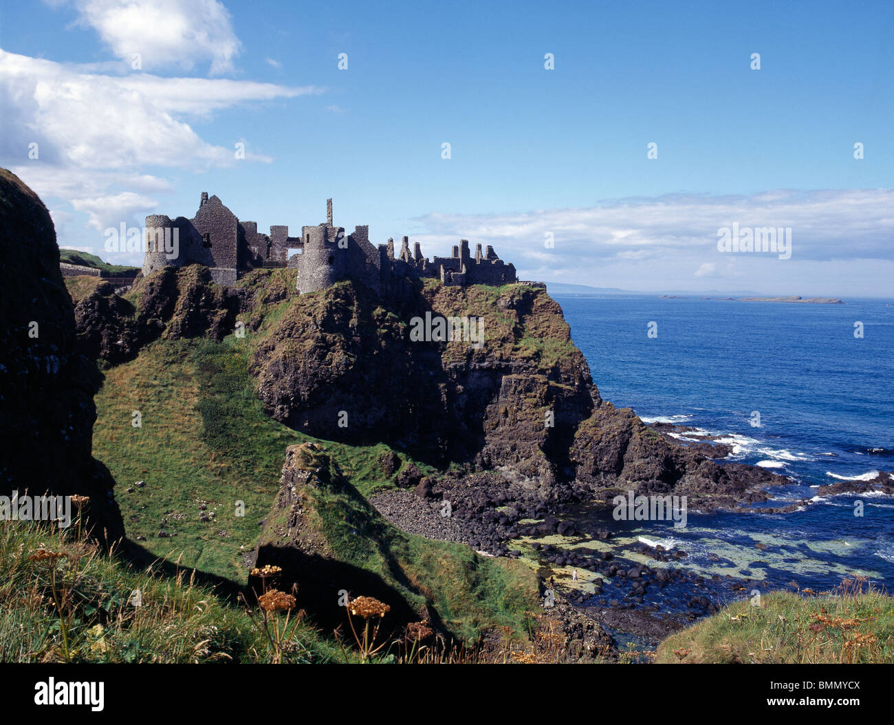 Clifftop castle ireland hi-res stock photography and images - Alamy