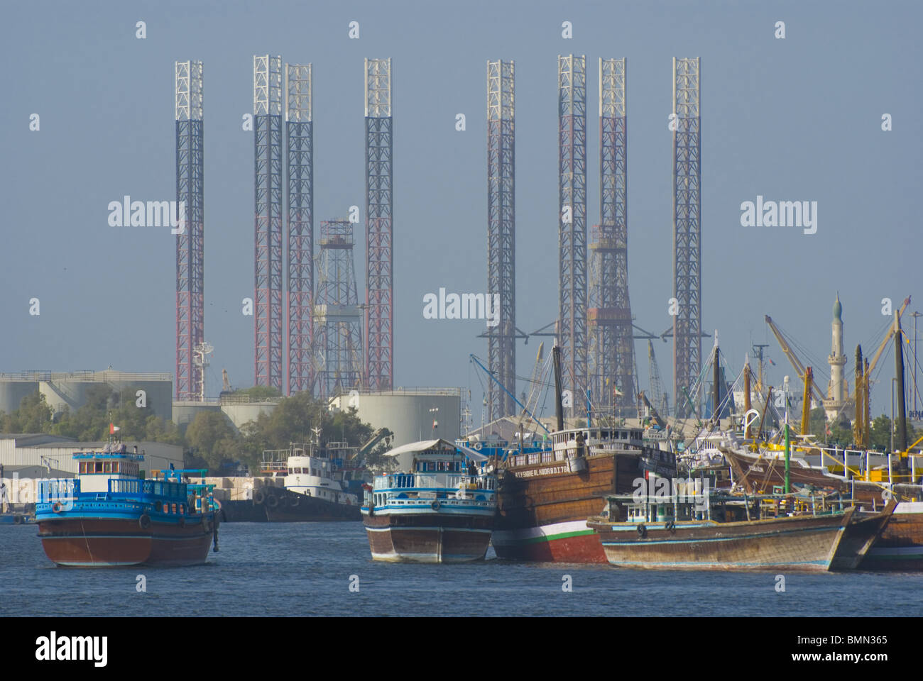 United arab emirates oil rig hi-res stock photography and images - Alamy