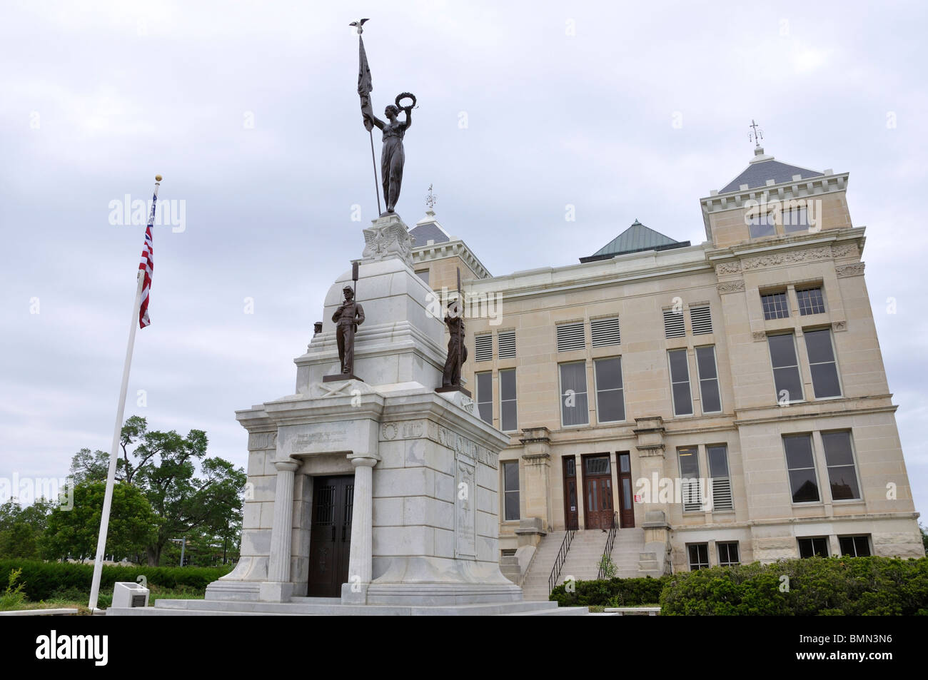 Soldiers and Sailors Civil War Monument at Historic County Courthouse ...