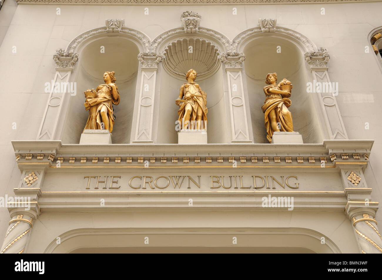 The crown building new york hi-res stock photography and images - Alamy