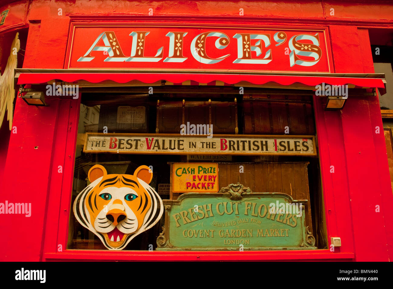 Vintage london shop front hi-res stock photography and images - Alamy