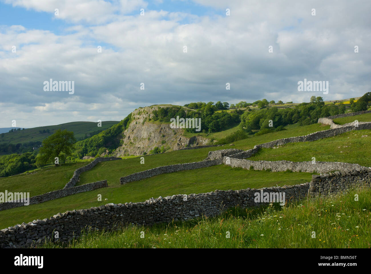 Stainforth Scar, a limestone outcrop near Settle, Yorkshire Dales ...