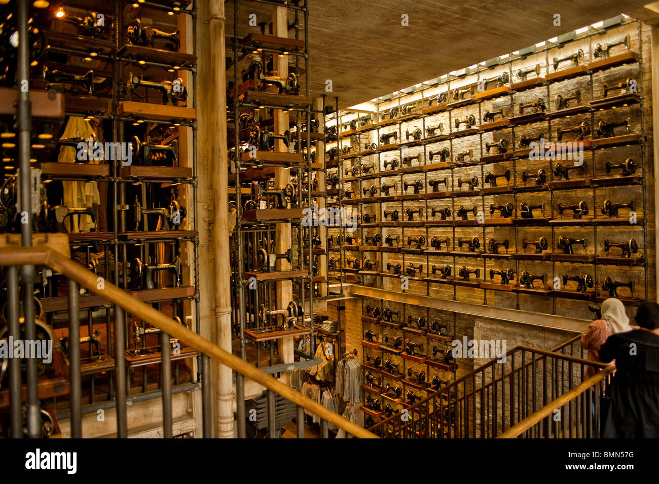 Vintage clothing stores hi-res stock photography and images - Alamy