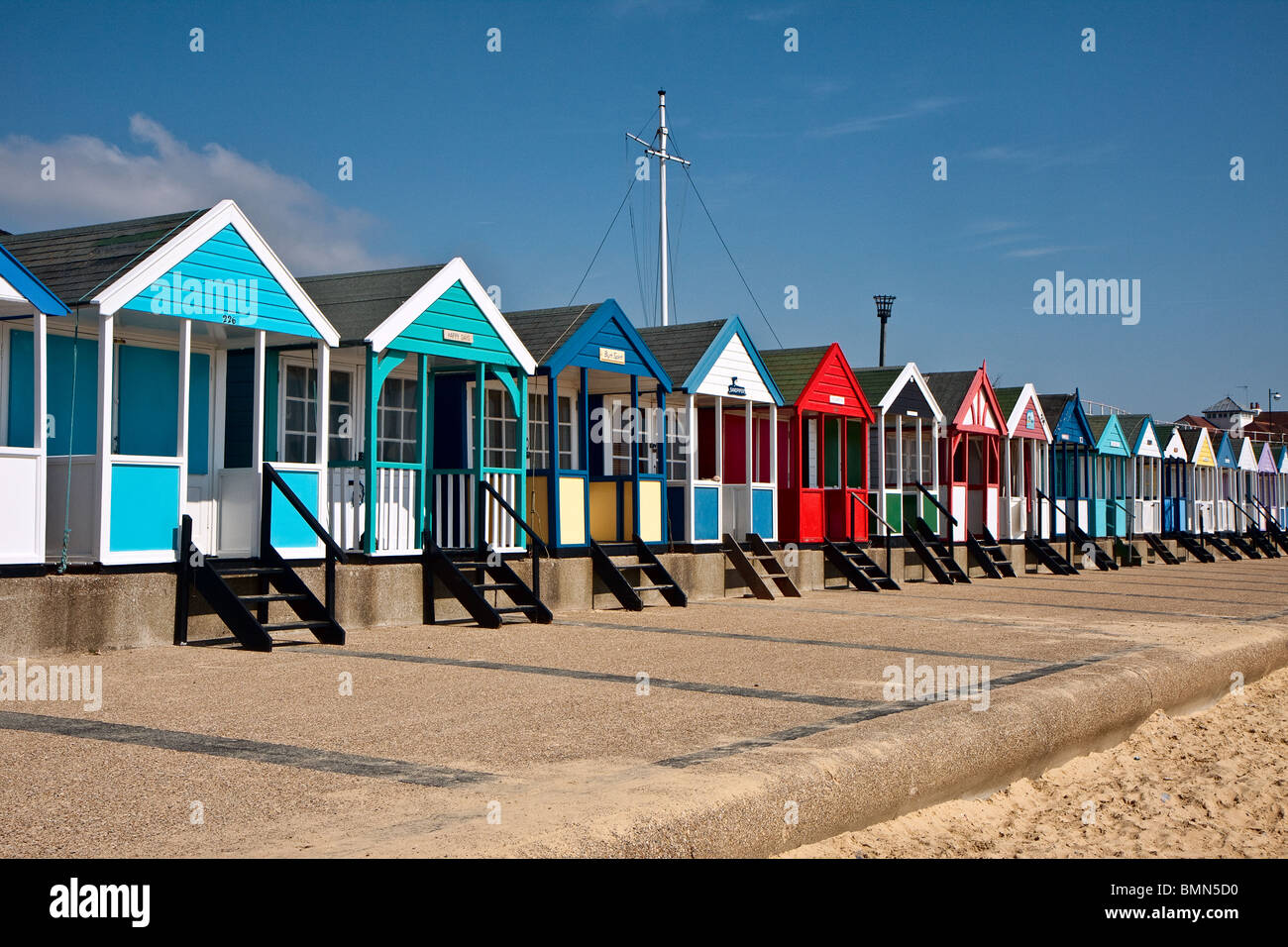 Brightly painted beach huts southwold hi-res stock photography and ...