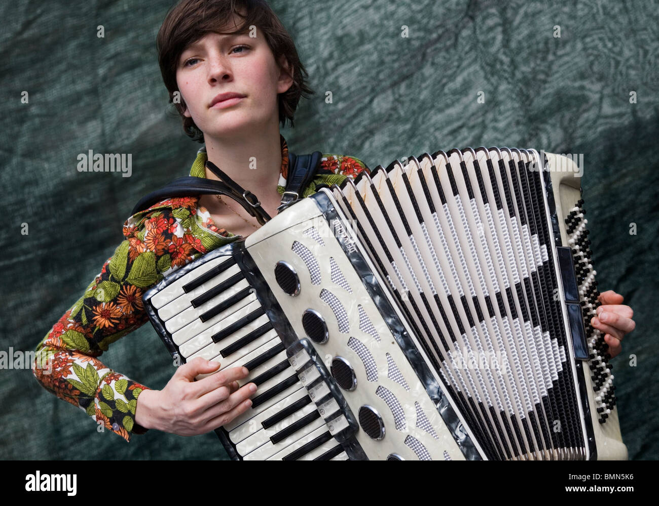 Female accordion player hi-res stock photography and images - Alamy
