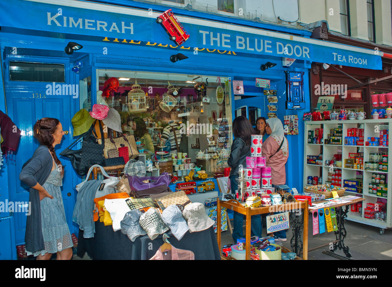 Tea shop scenes hi-res stock photography and images - Alamy