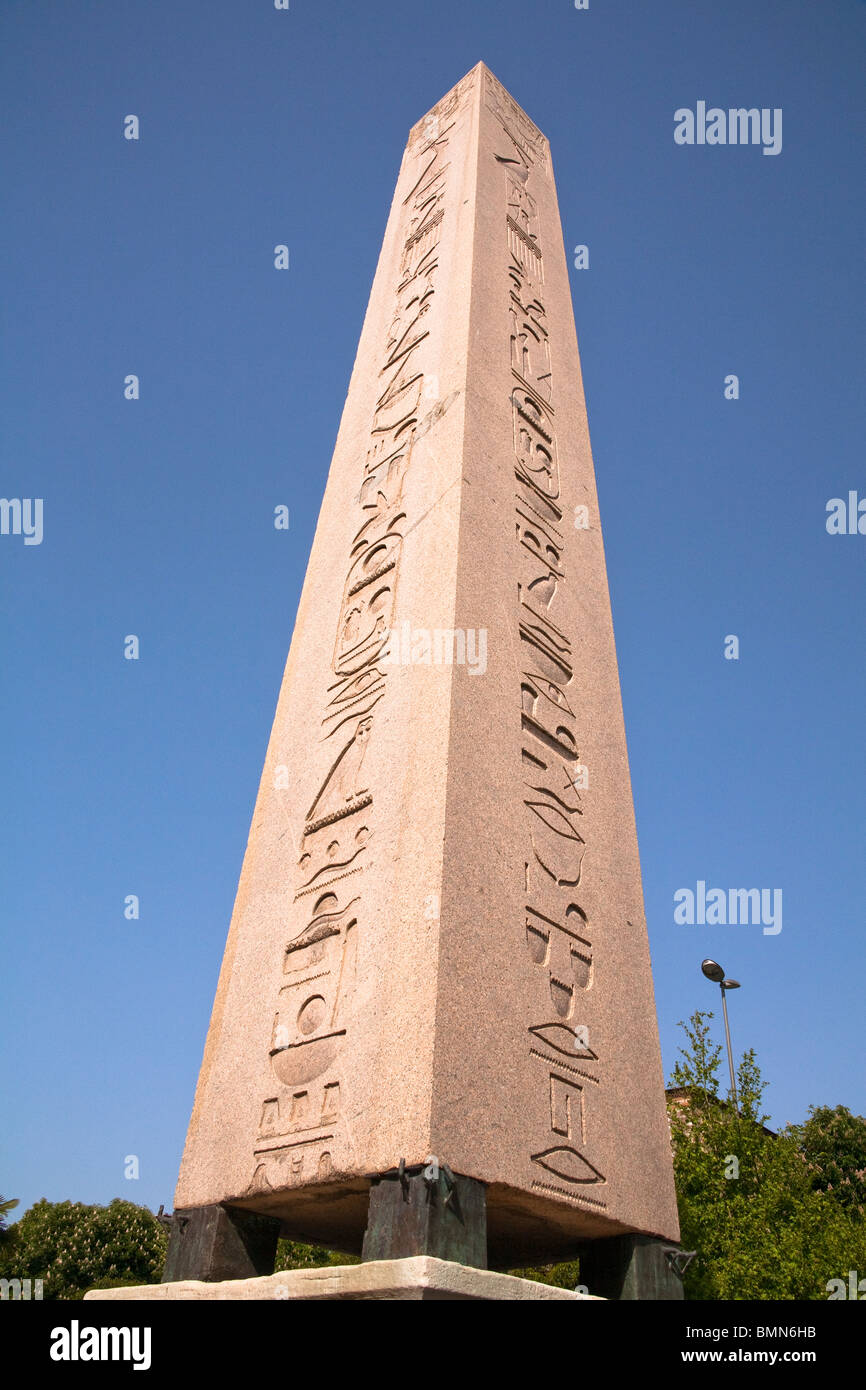 Egyptian obelisks monuments hi-res stock photography and images - Alamy