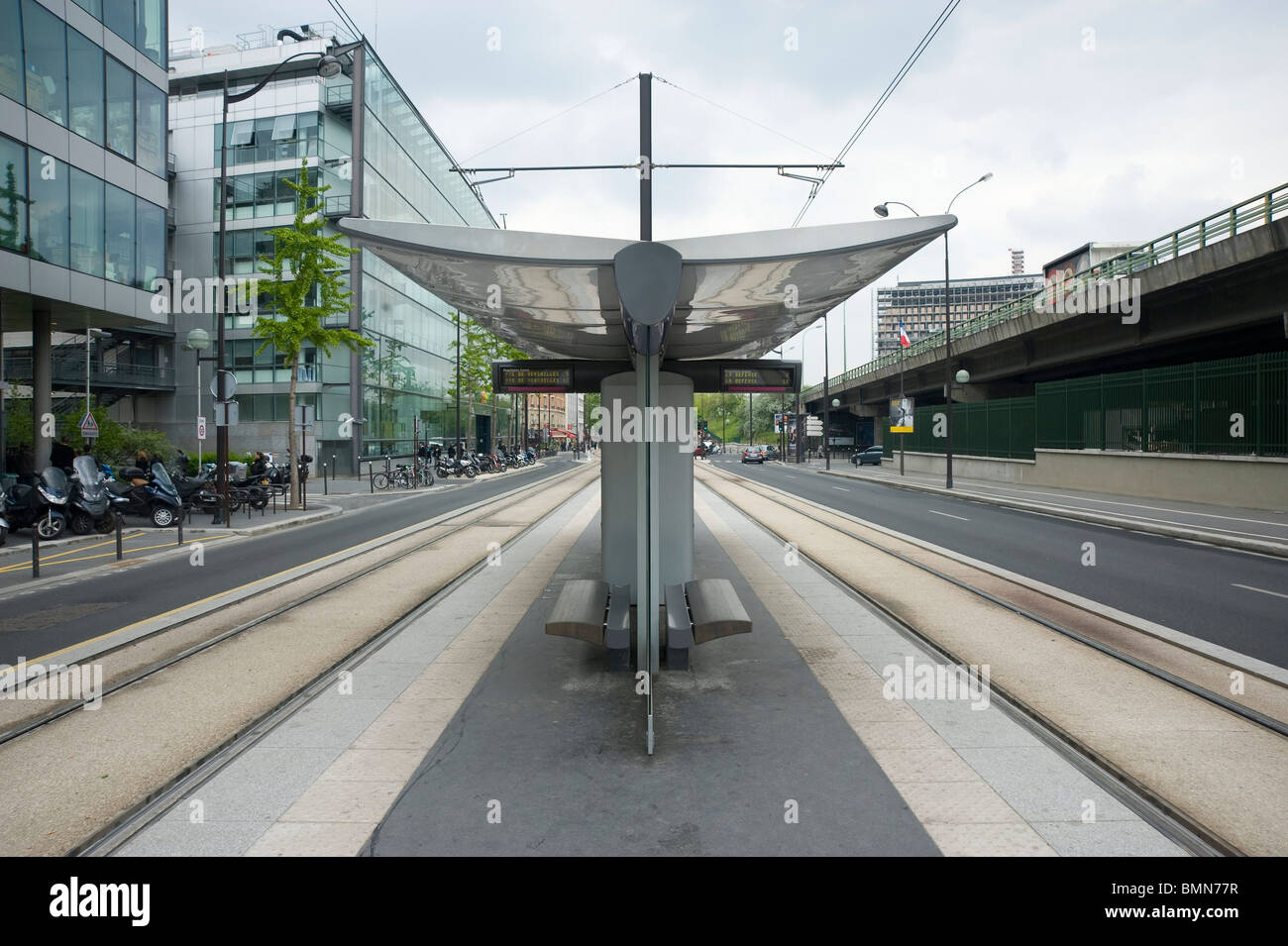 Paris, Tramway T2 Stock Photo - Alamy