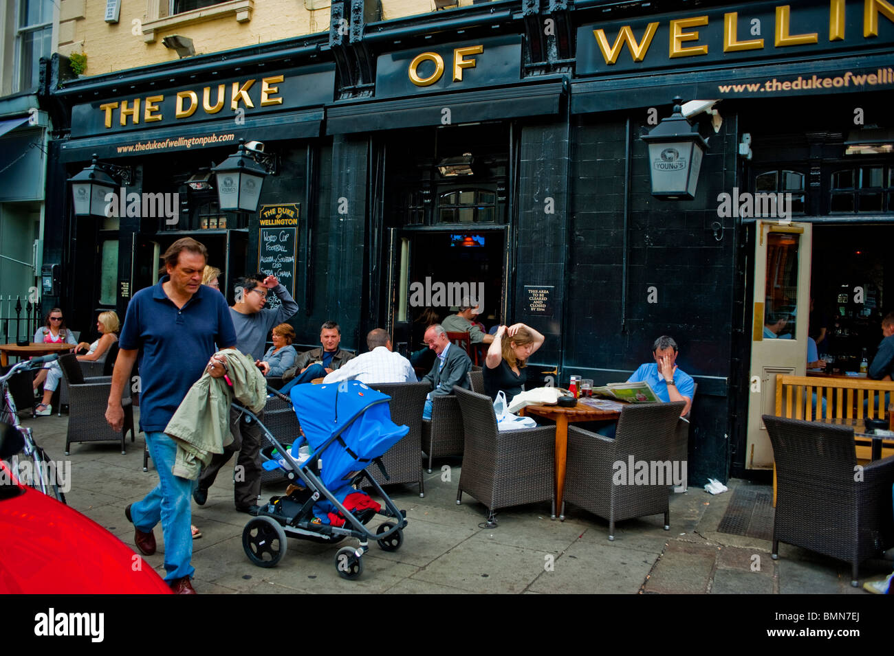 The duke of wellington pub london hi-res stock photography and images ...
