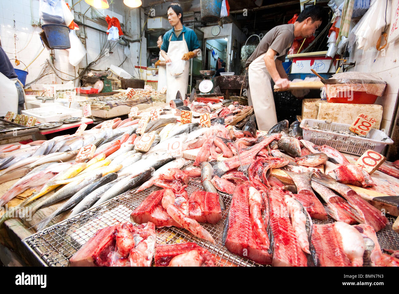 Fishes on display in shop in fish market in Hong Kong Stock Photo - Alamy