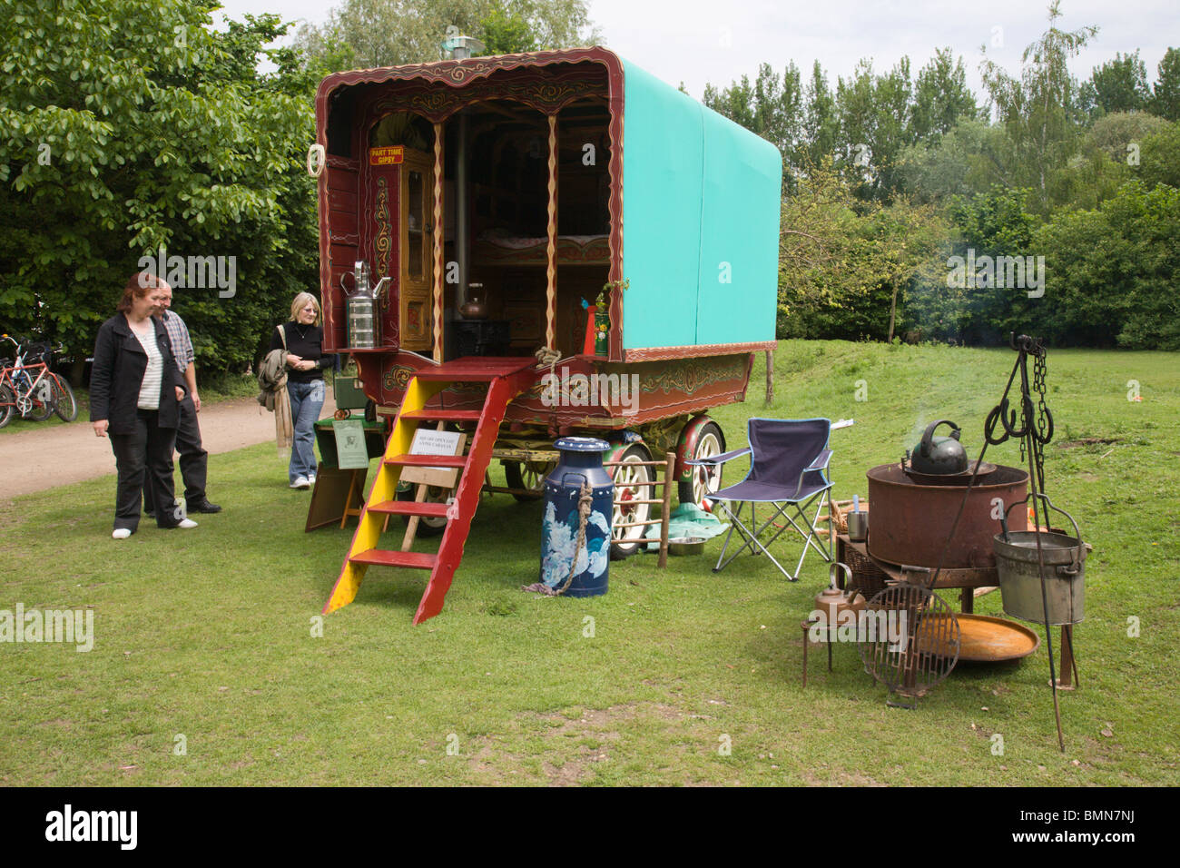 Traditional gypsy caravan hi-res stock photography and images - Alamy
