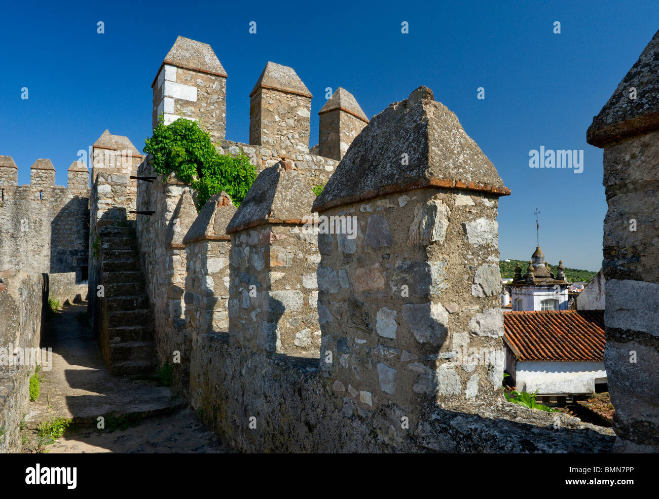 Medieval castle ramparts hi-res stock photography and images - Alamy