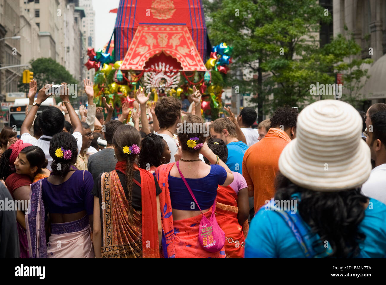 Hundreds of members of the Hare Krishna religion gather on Fifth Ave ...