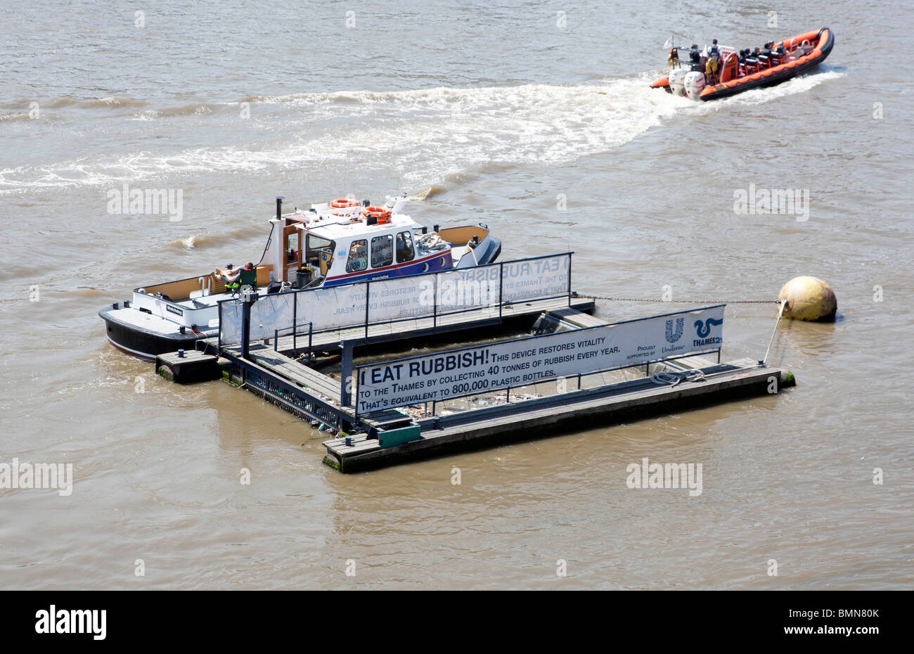 Cleaning the river thames hi-res stock photography and images - Alamy