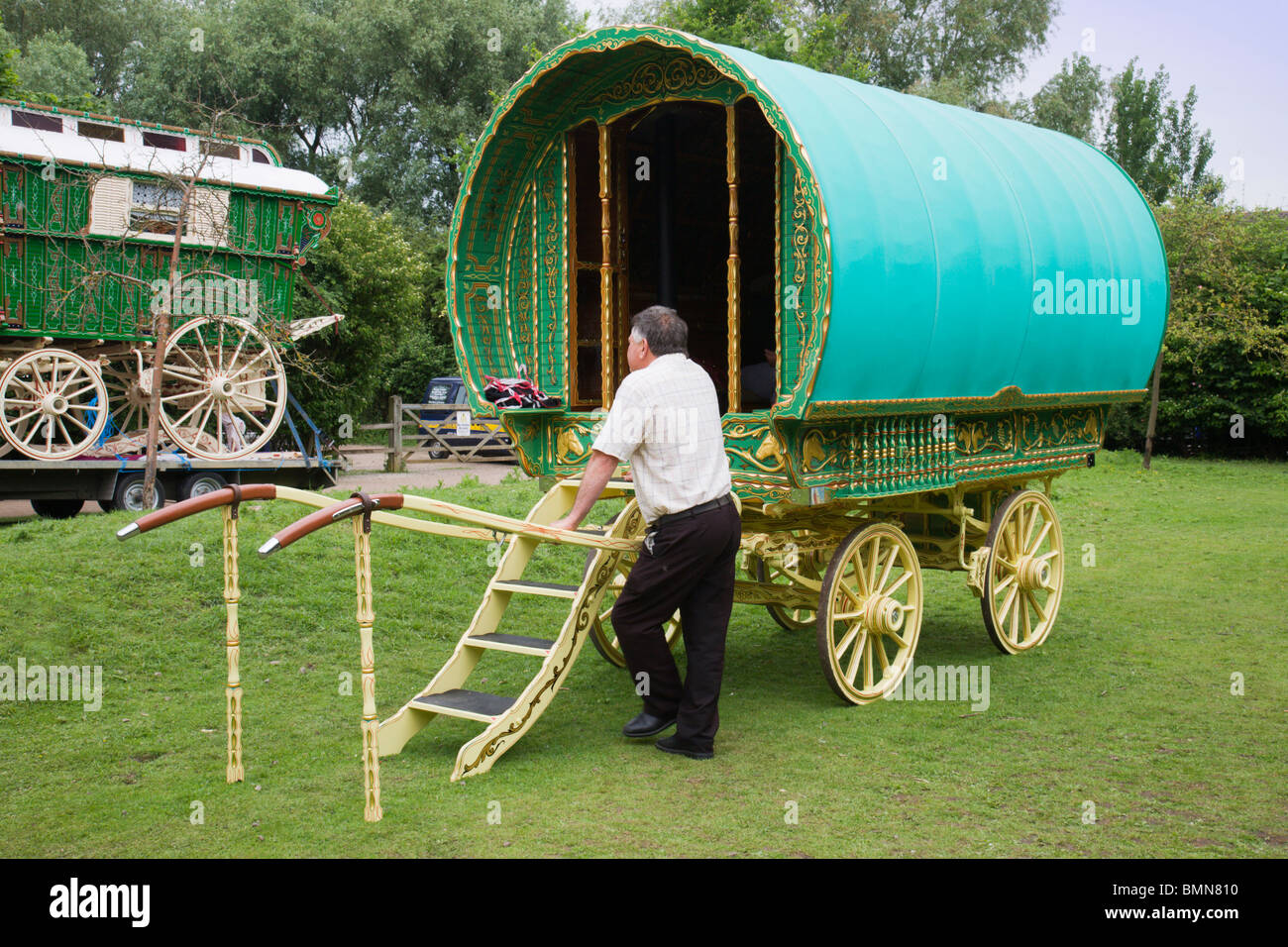 Gypsy wagon hi-res stock photography and images - Alamy