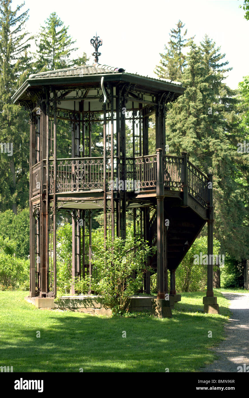 Two level observation platform for gardens at Sonnenberg Gardens ...