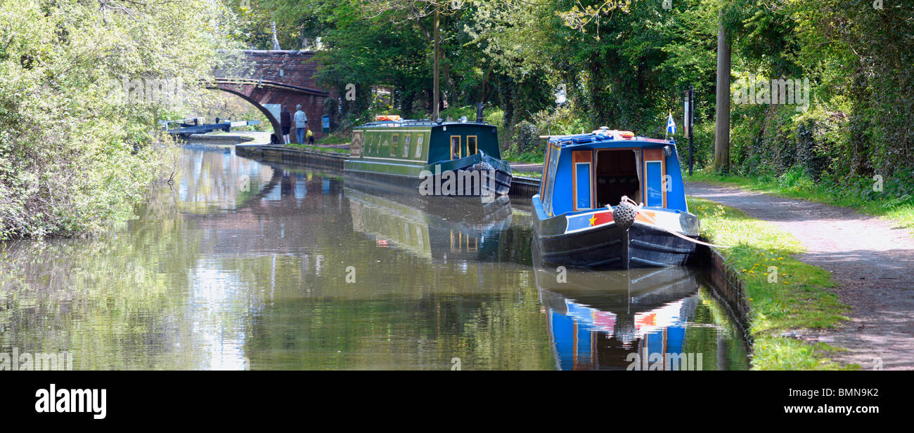 stratford upon avon canal lapworth flight of locks warwickshire ...