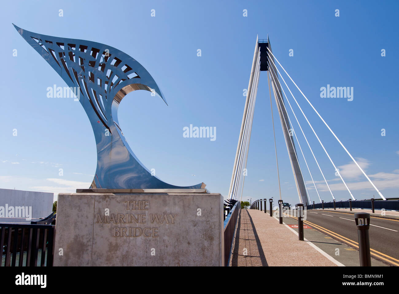 The Marine Way bridge in Southport across the marine lake Stock Photo ...