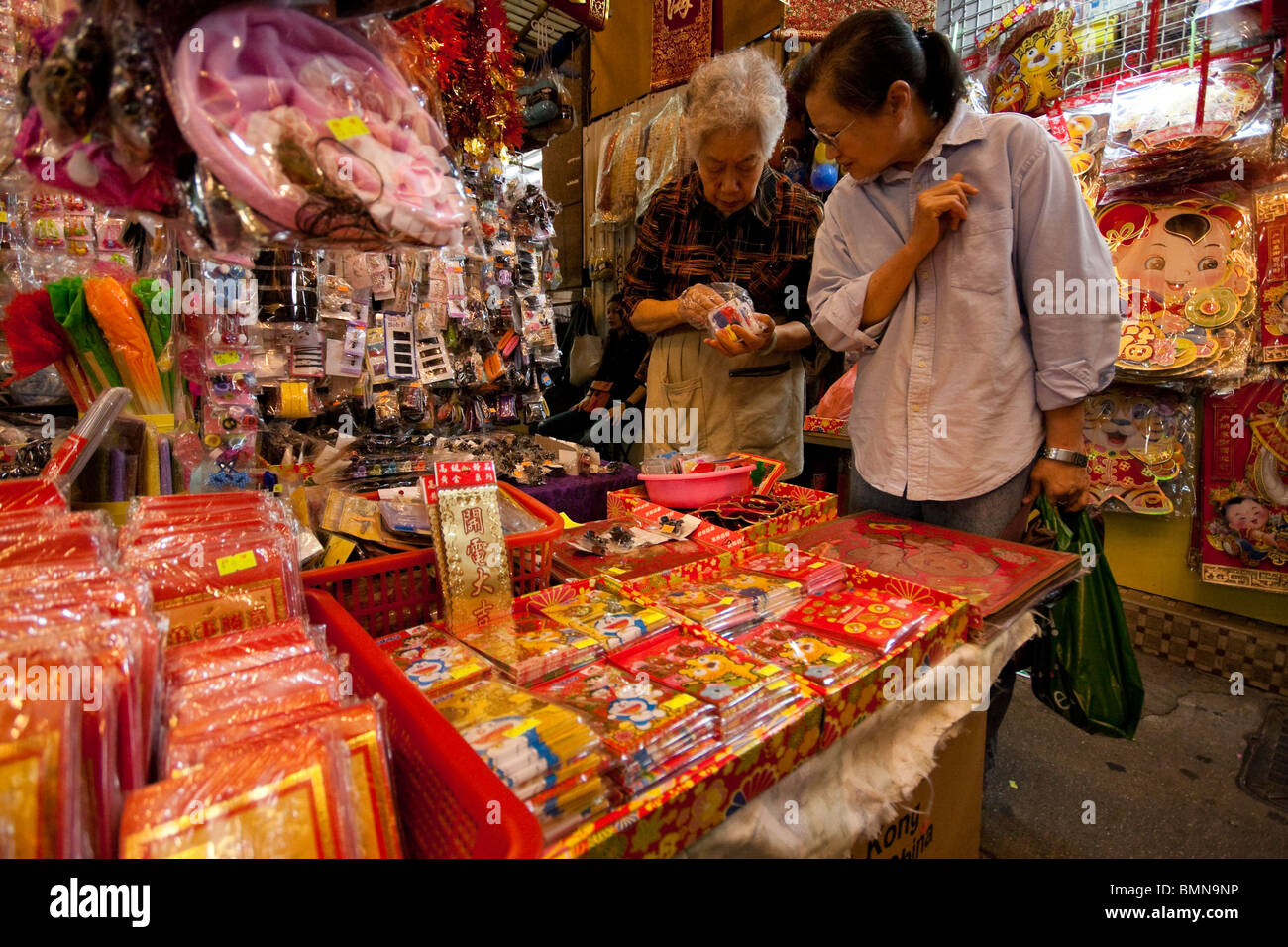 Hong kong wall posters hi-res stock photography and images - Alamy