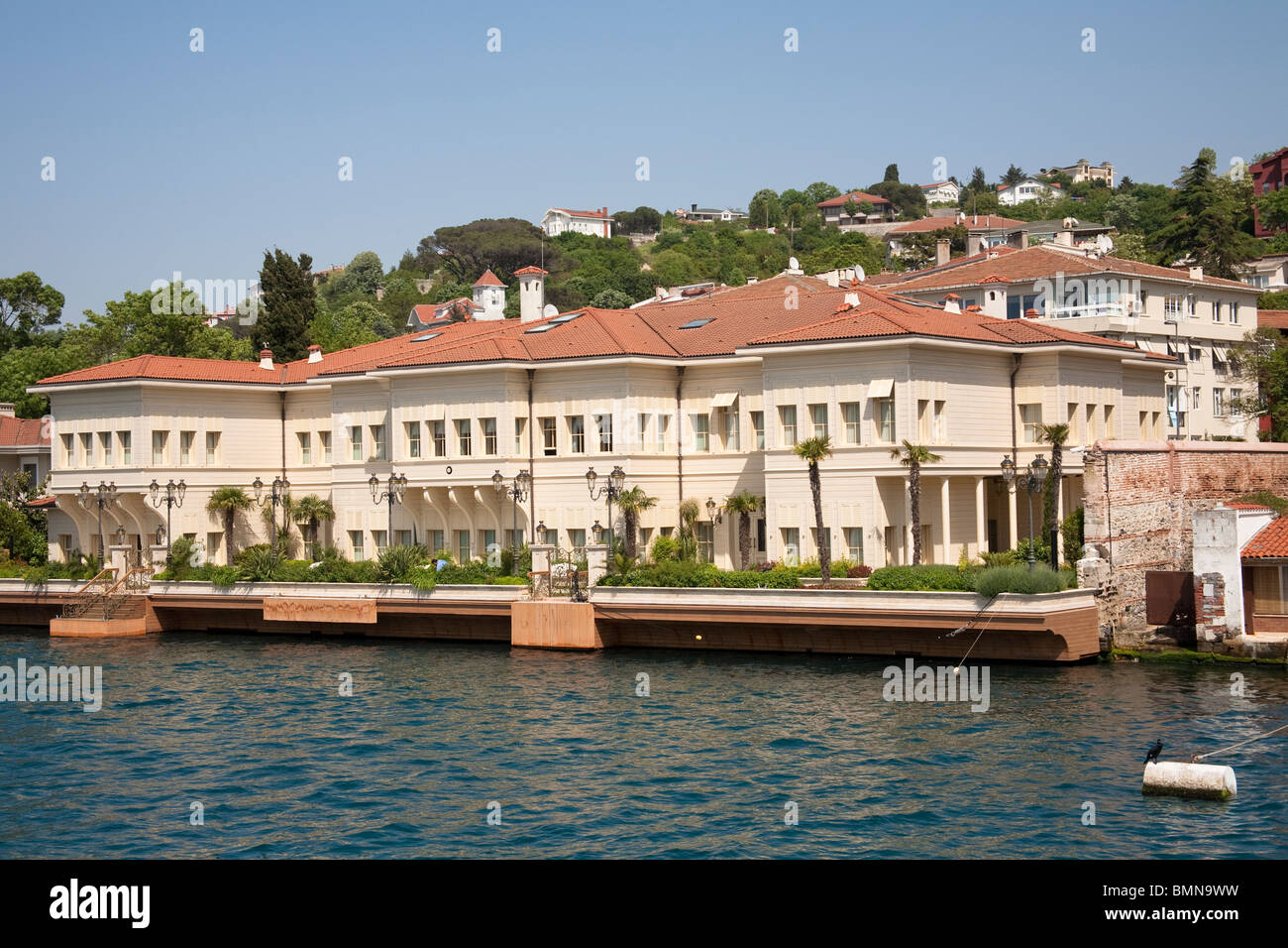 Waterside building hi-res stock photography and images - Alamy
