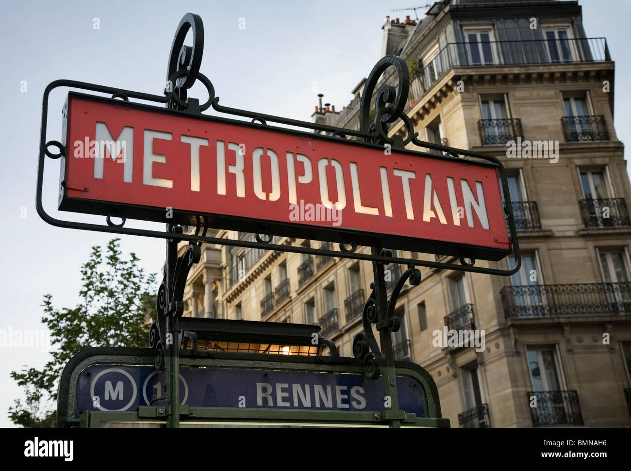 Entrance to the subway paris hi-res stock photography and images - Alamy