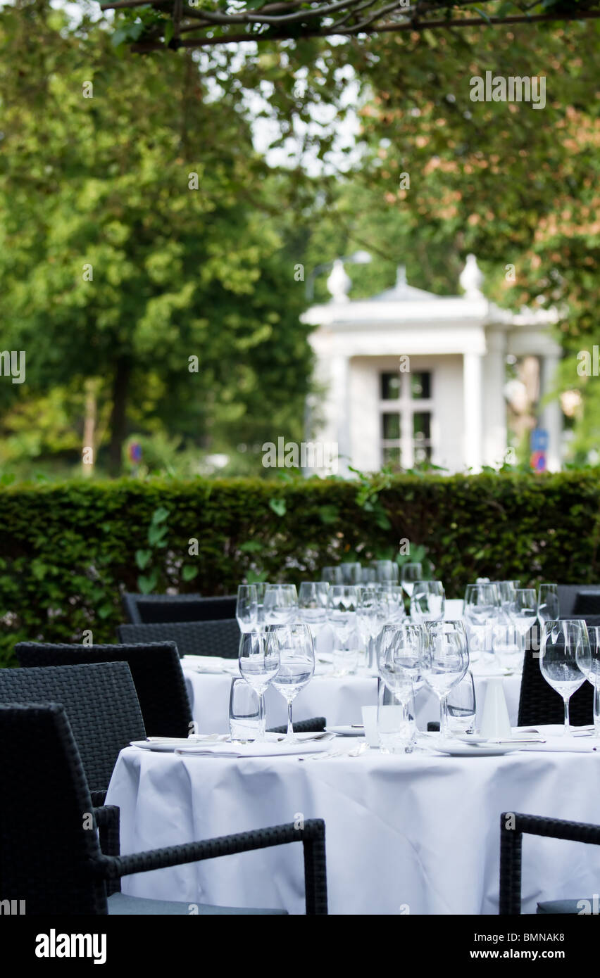 Star tables hi-res stock photography and images - Alamy