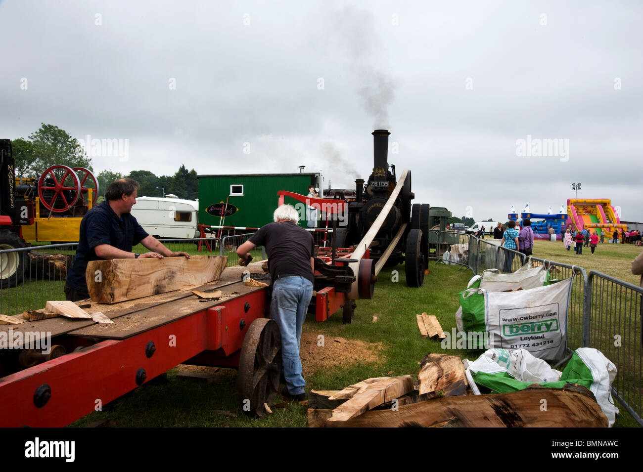 Steam traction engine saw hi-res stock photography and images - Alamy