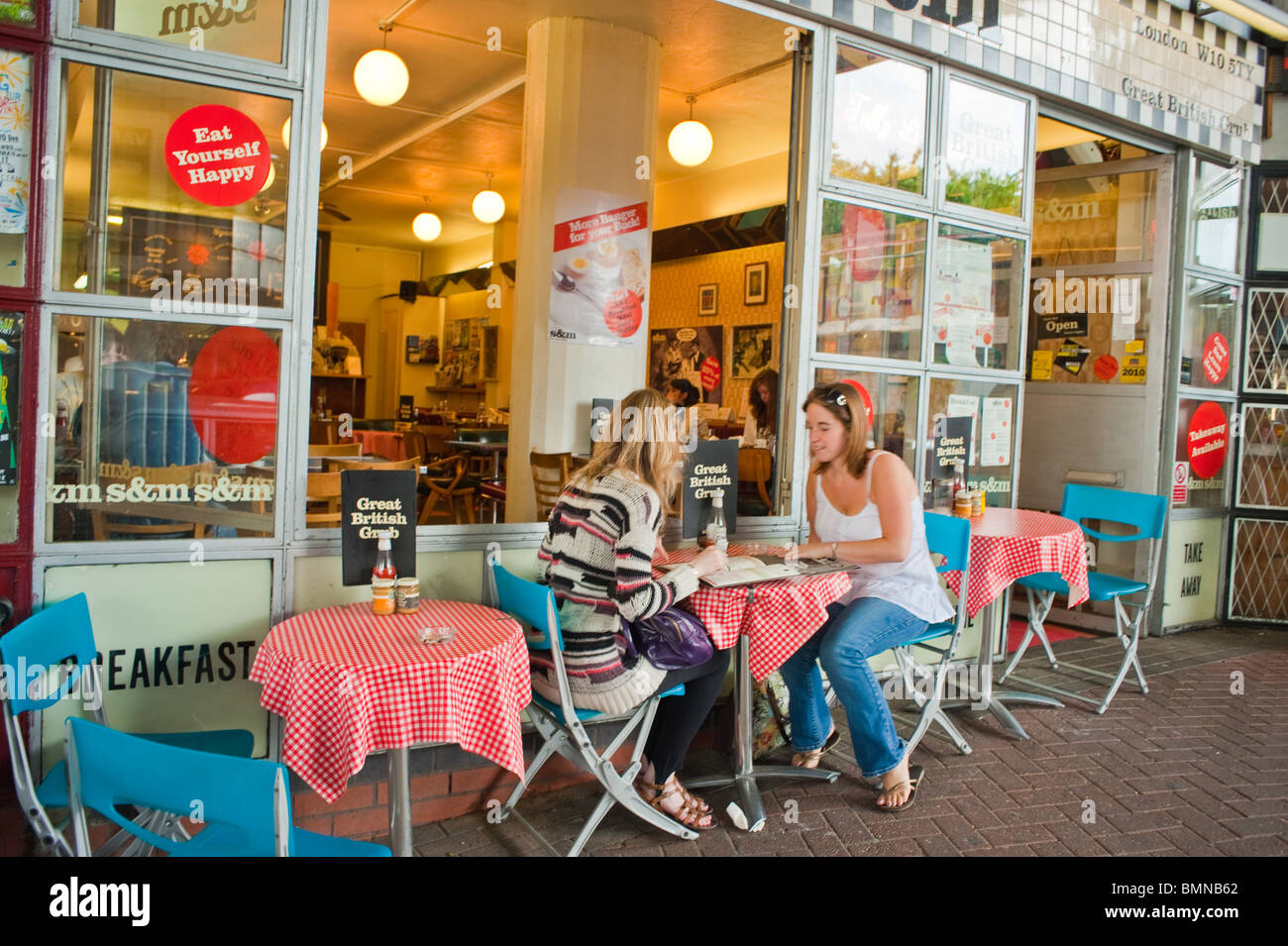 Restaurant al fresco sidewalk outside tables hi-res stock photography ...