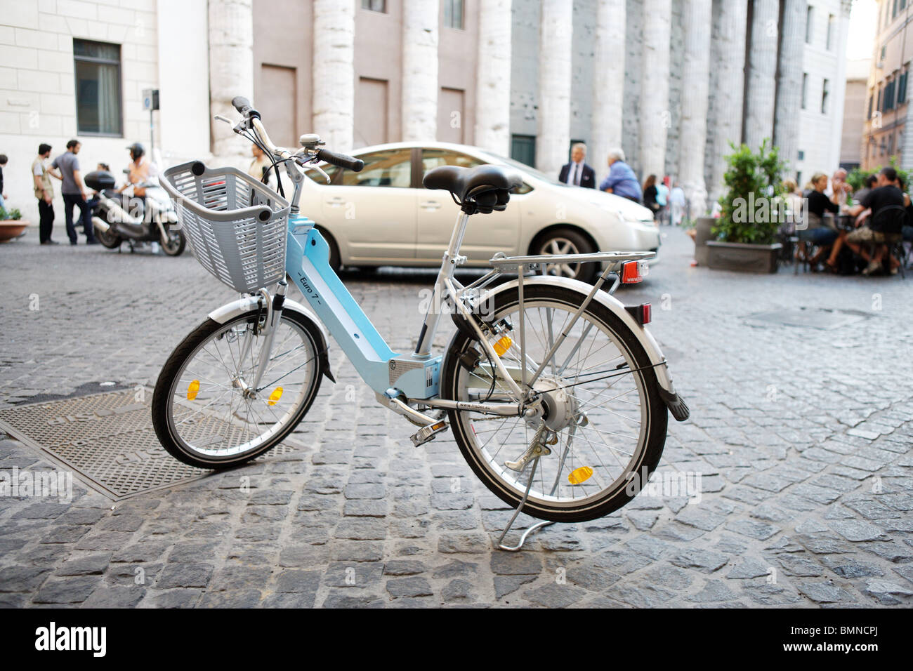 Rome bicycle bike bikes italy hi-res stock photography and images - Alamy