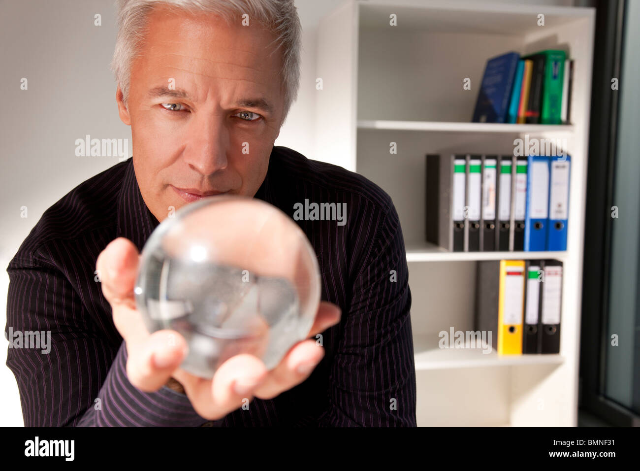 Crystal analysis hi-res stock photography and images - Alamy