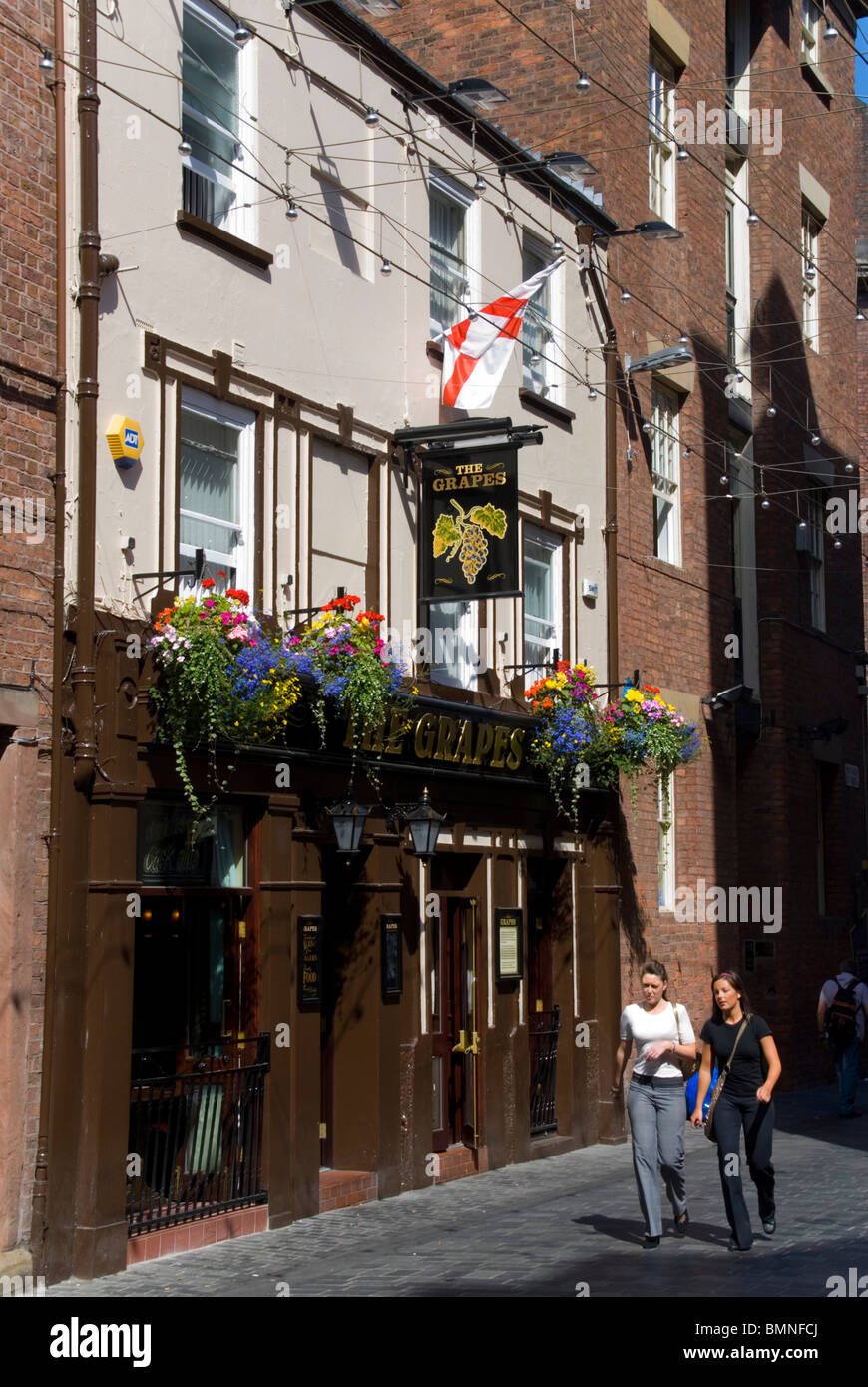 Grapes liverpool pub hi-res stock photography and images - Alamy