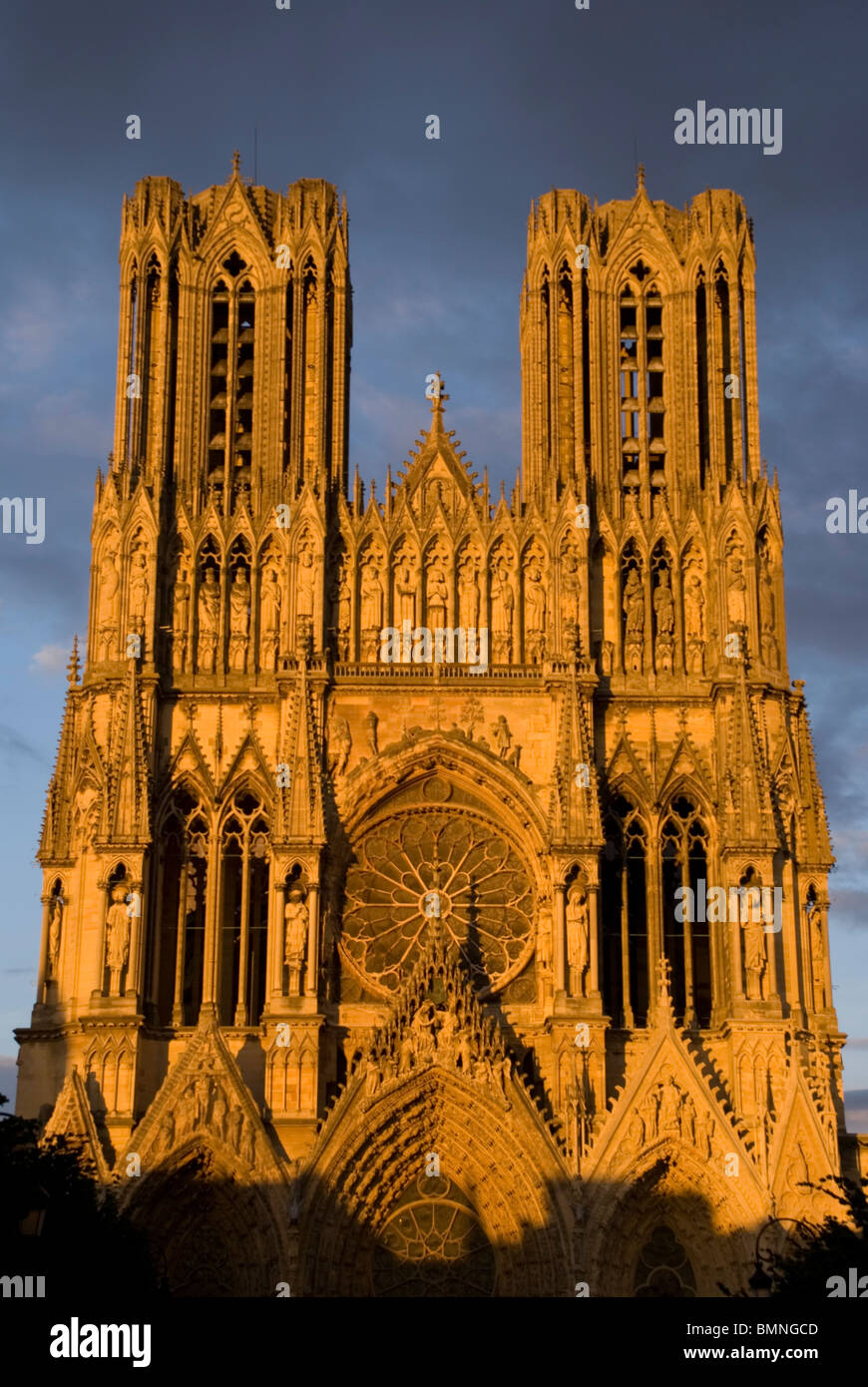 Cathedral reims champagne ardenne hi-res stock photography and images ...