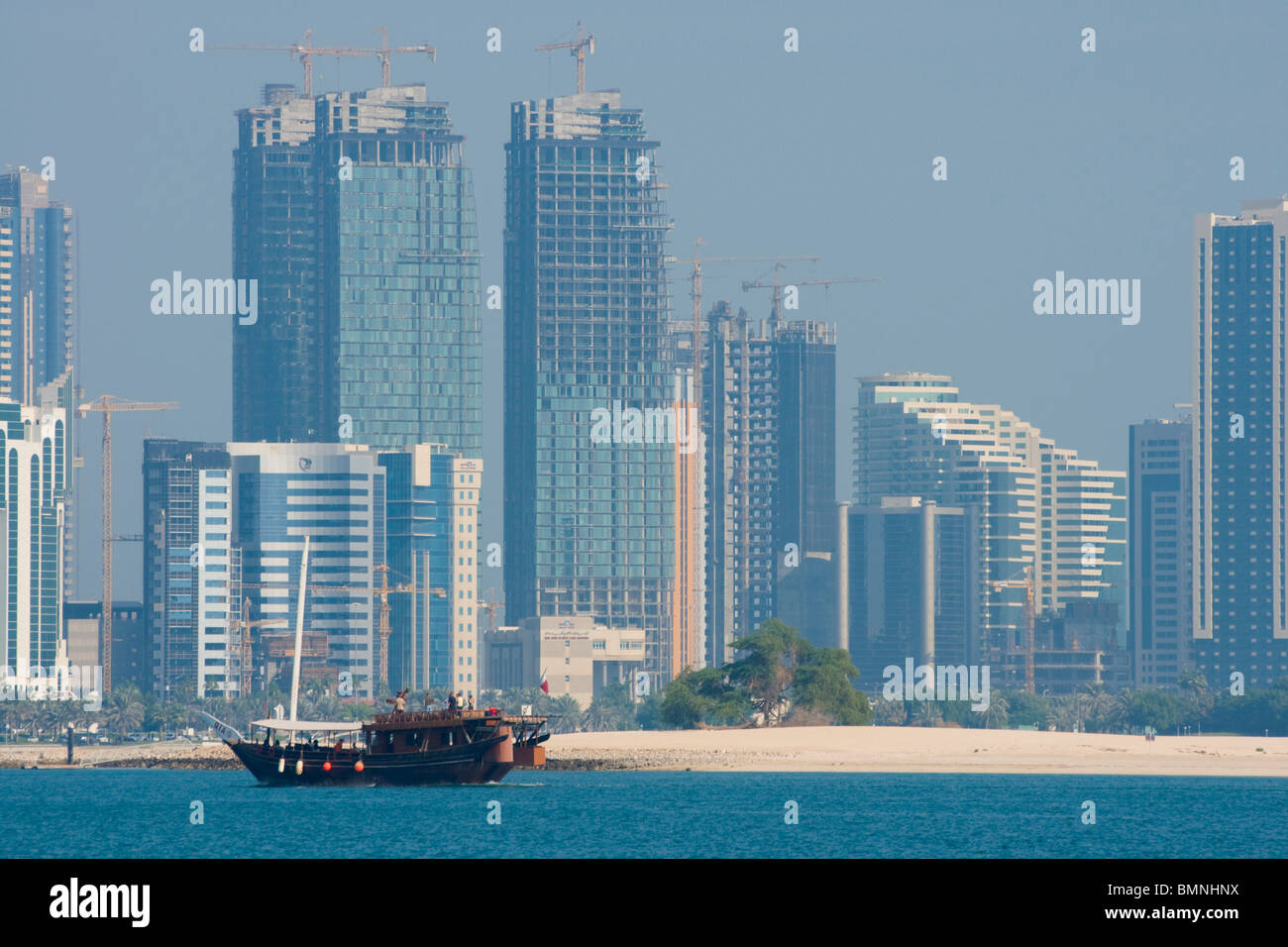 Middle skyline hi-res stock photography and images - Alamy