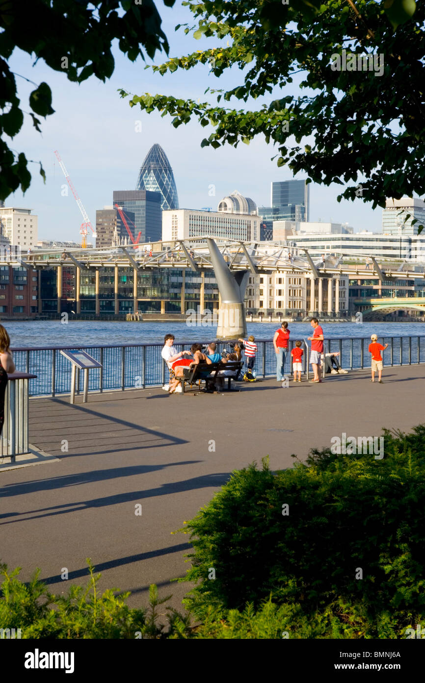 Daytime river thames hi-res stock photography and images - Alamy
