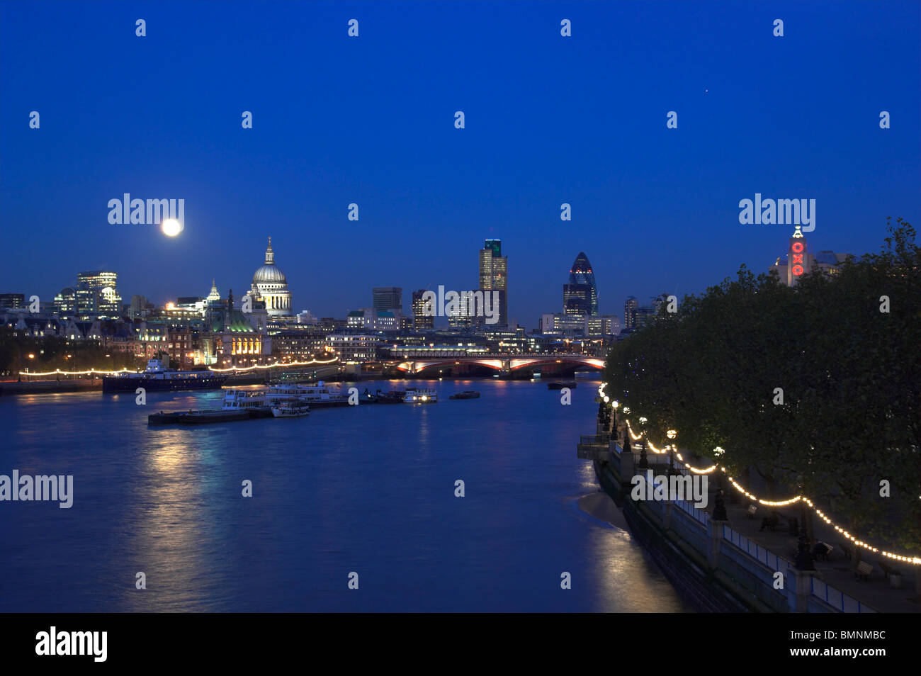 Full moon city of london hi-res stock photography and images - Alamy