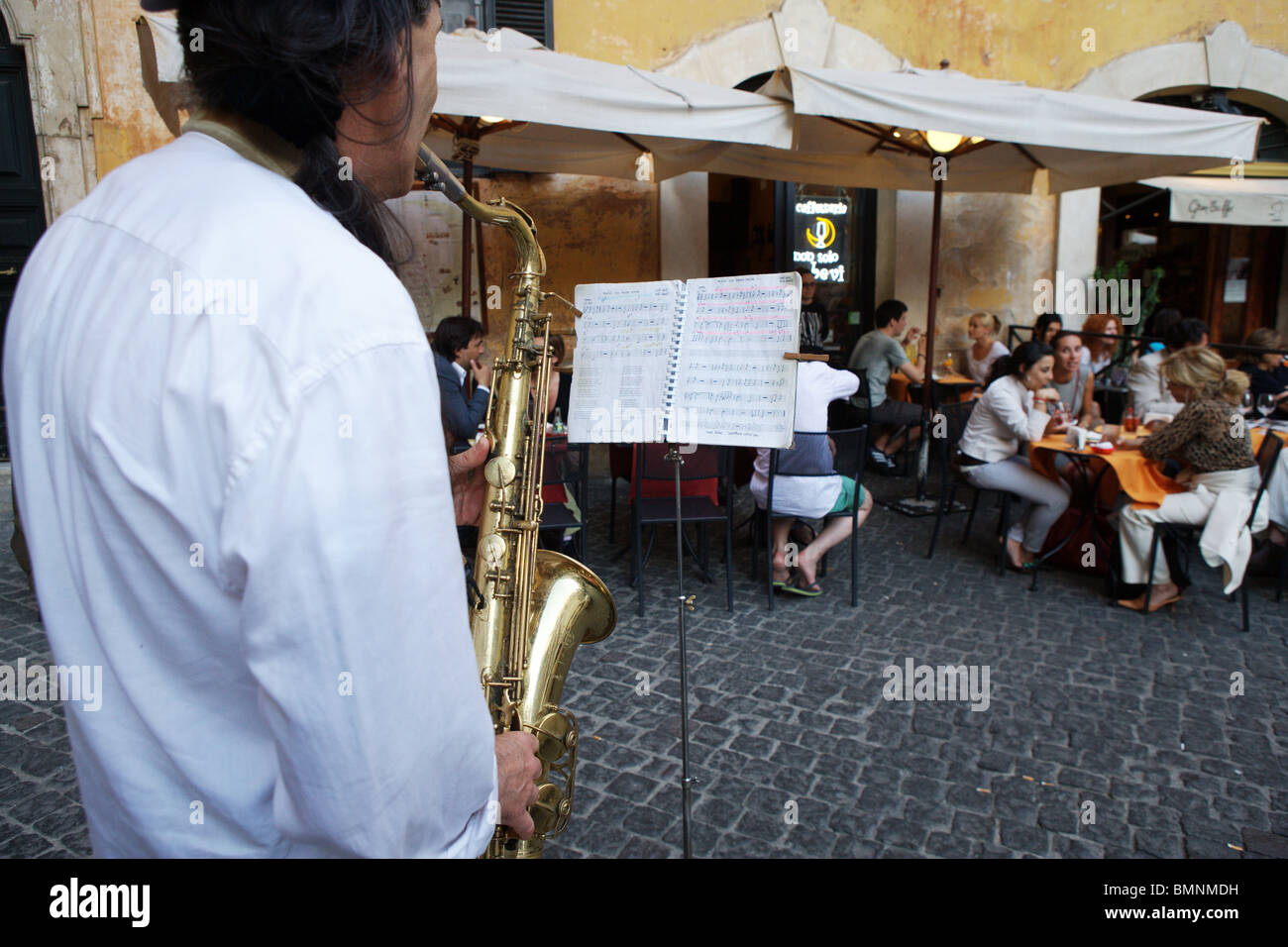 Busking in rome hi-res stock photography and images - Alamy