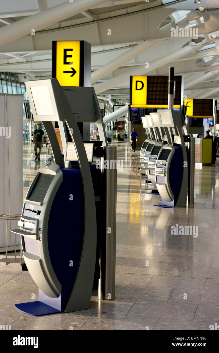Heathrow Airport Terminal 5, Self Check-In Stock Photo - Alamy
