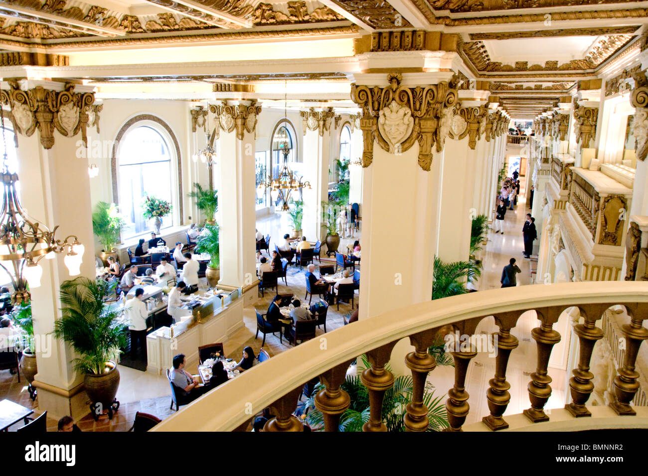 The peninsula hotel hong kong hi-res stock photography and images - Alamy