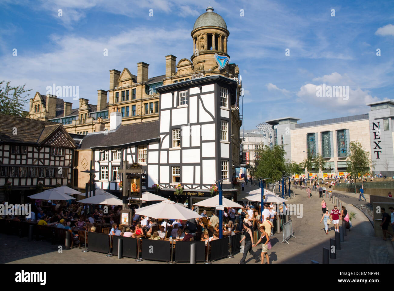 Manchester, Sinclairs Oyster Bar Pub Stock Photo - Alamy
