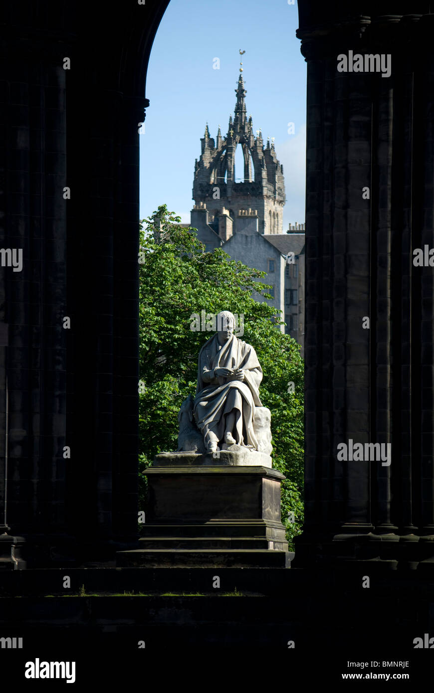 The statue of the author Sir Walter Scott under the Scott Monument in ...