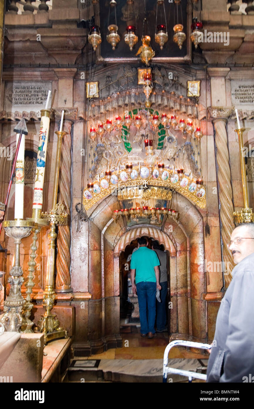Room containing Christ's Tomb in church of Holy Sepulchre Stock Photo ...