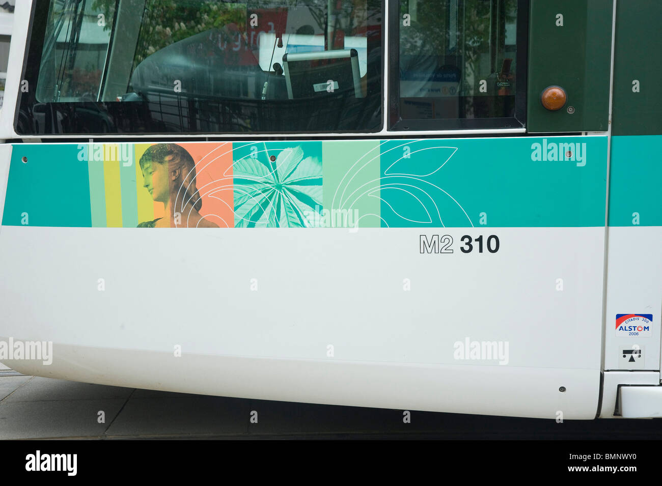 Paris, moderne Tramway T3 - Paris, Modern Tramway T3 Stock Photo - Alamy