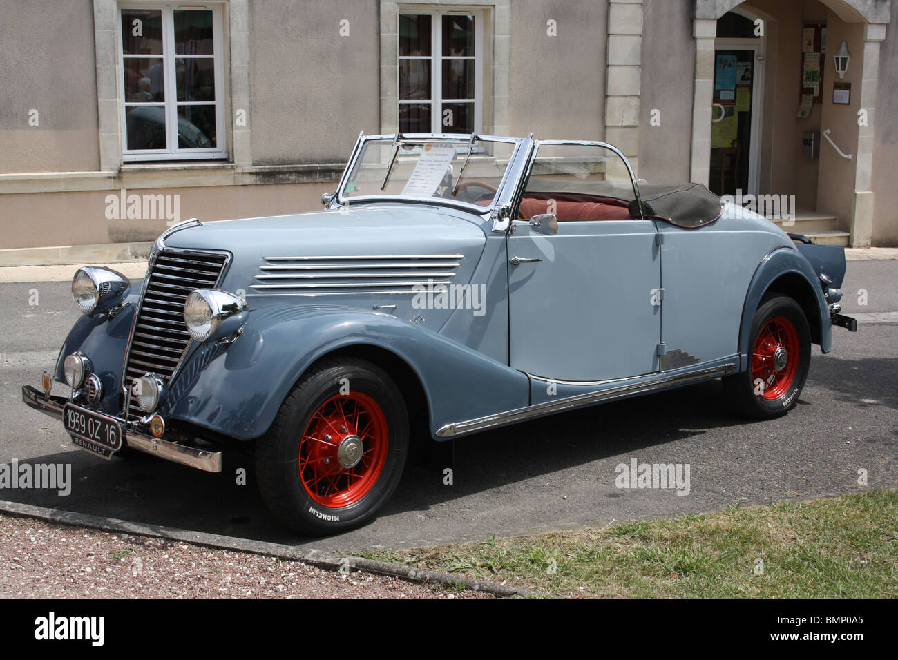 Veteran Renault convertible car Stock Photo - Alamy