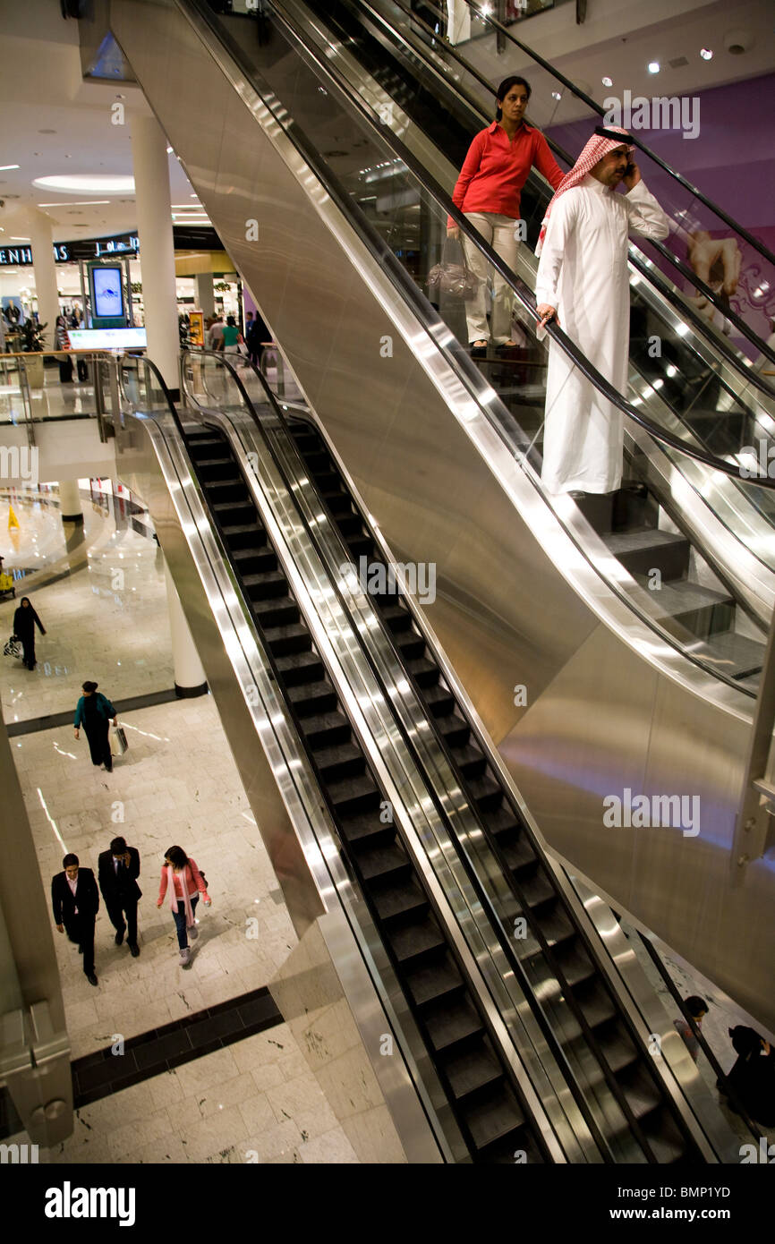 BAHRAIN CITY CENTRE SHOPPING MALL Stock Photo - Alamy