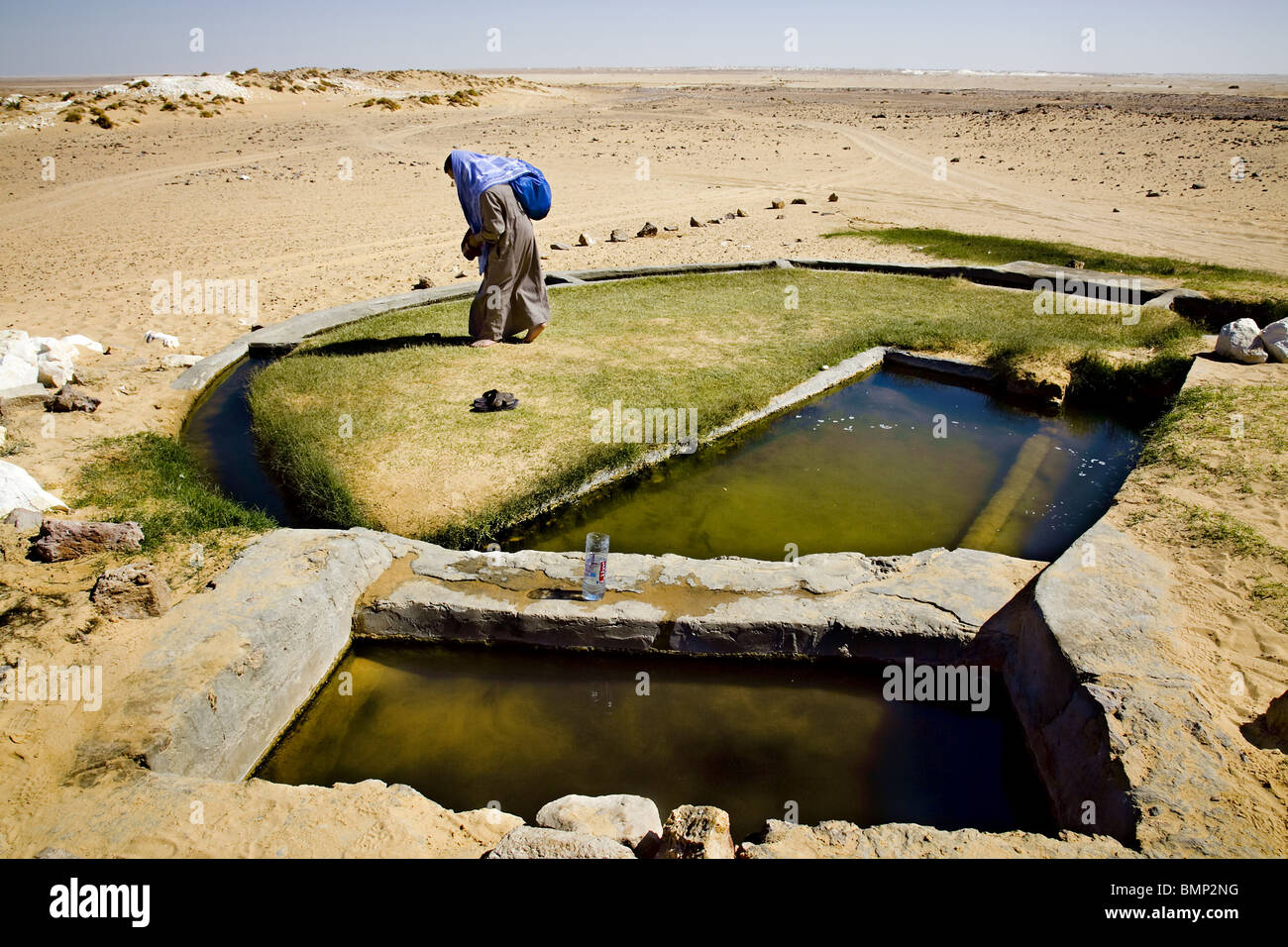 Water well desert arab hi-res stock photography and images - Alamy